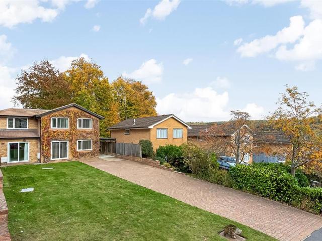6 bedroom detached house for sale