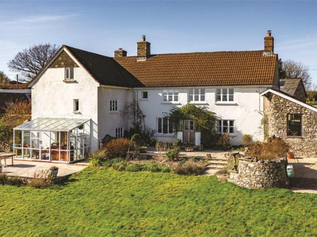 6 bedroom detached house for sale