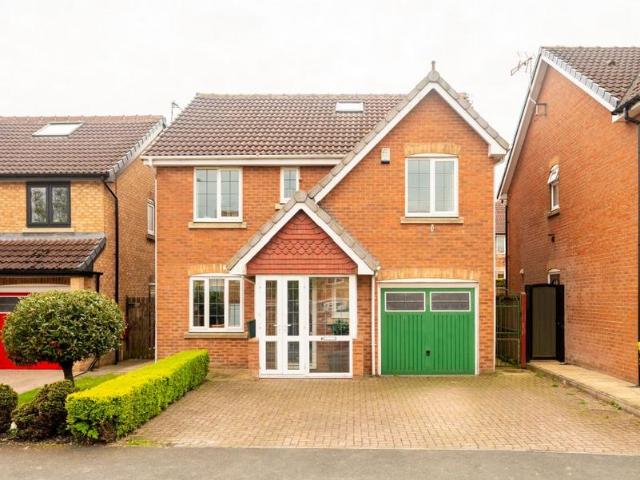 6 bedroom detached house for sale
