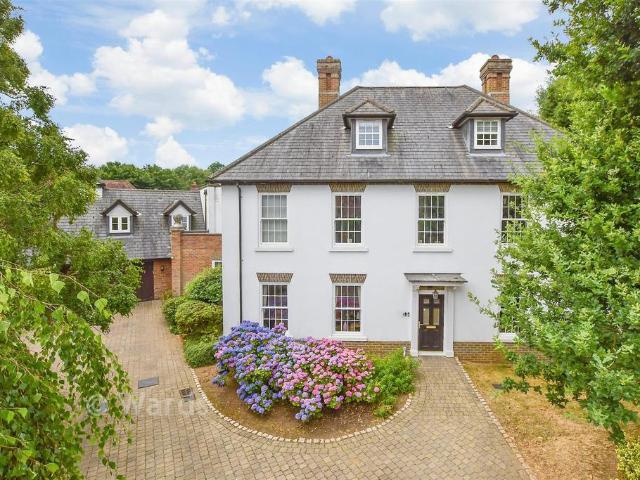 6 bedroom detached house for sale