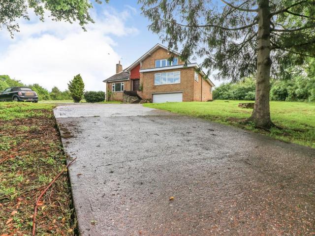 6 bedroom detached house for sale