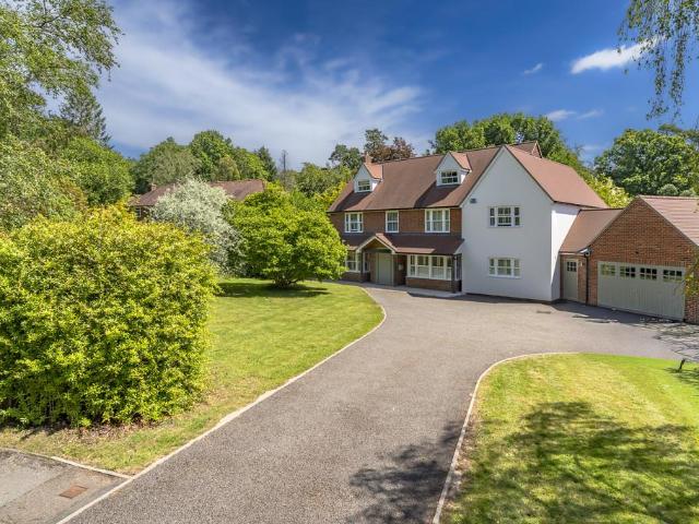 6 bedroom detached house for sale