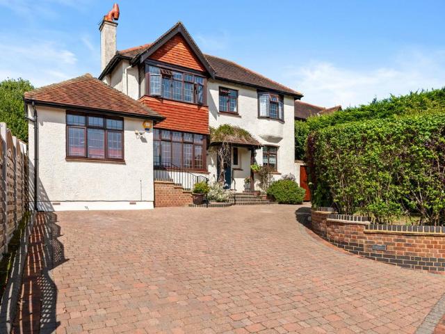 6 bedroom detached house for sale