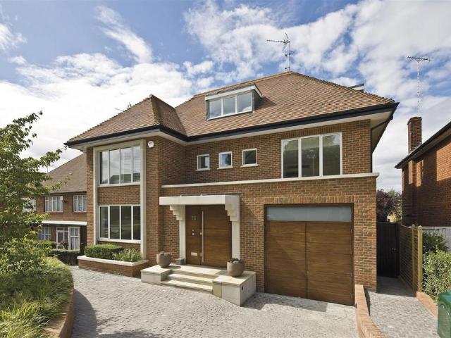 6 bedroom detached house for sale