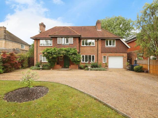 6 bedroom detached house for sale