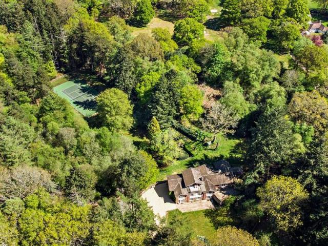 6 bedroom detached house for sale