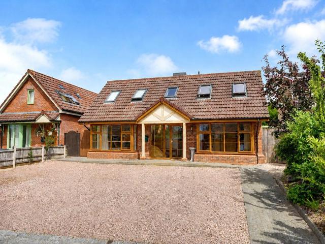 6 bedroom detached house for sale