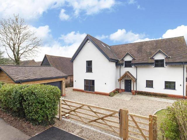 6 bedroom detached house for sale