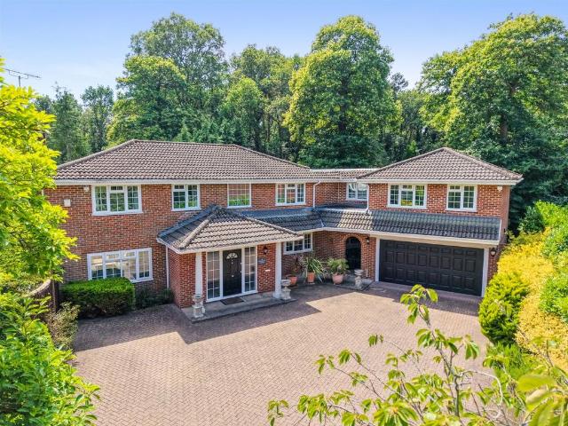 6 bedroom detached house for sale