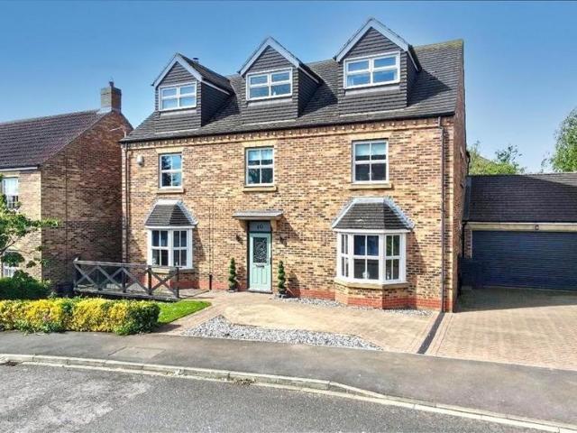 6 bedroom detached house for sale