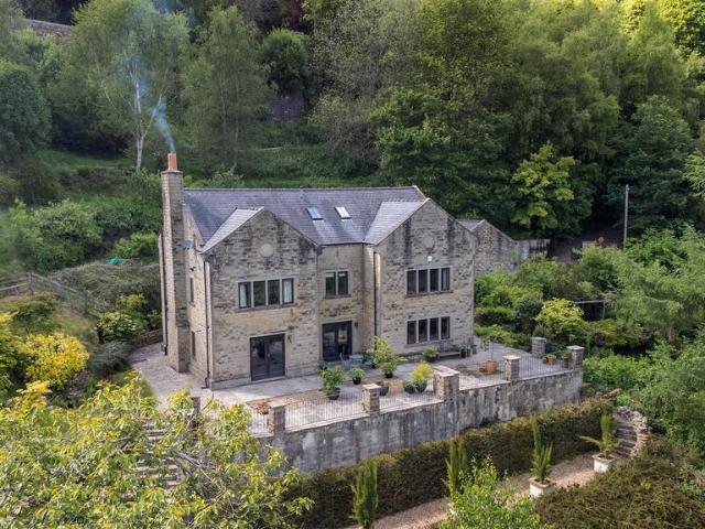 6 bedroom detached house for sale