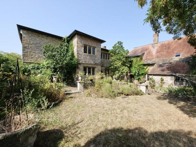 6 bedroom detached house for sale