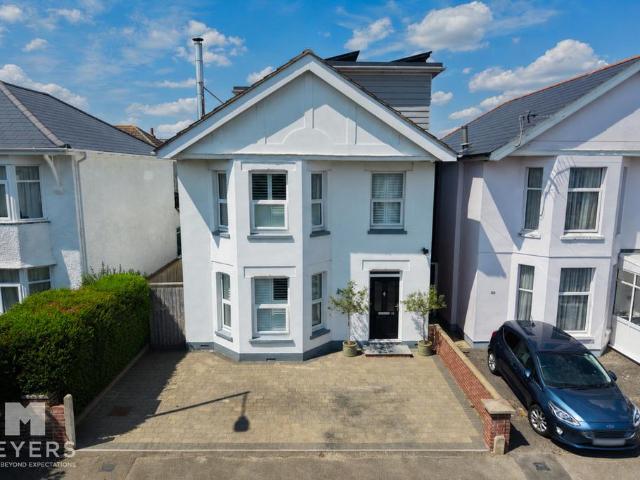 6 bedroom detached house for sale