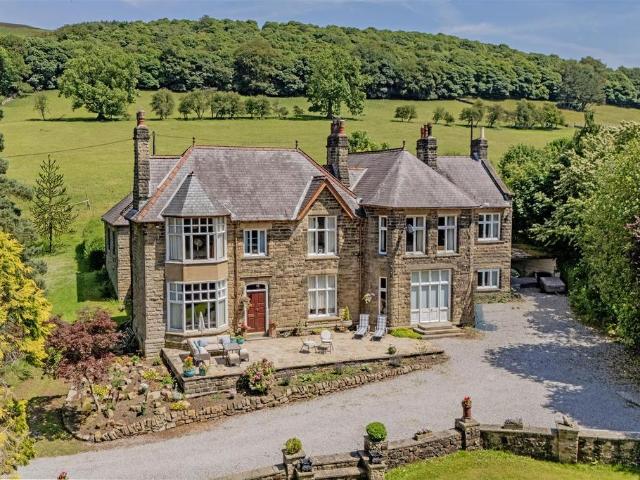 6 bedroom detached house for sale