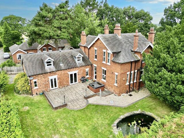 6 bedroom detached house for sale