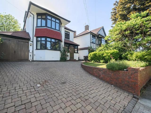 6 bedroom detached house for sale