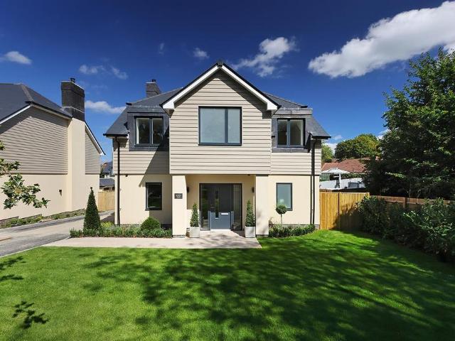 6 bedroom detached house for sale
