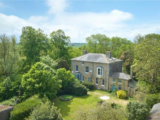 6 bedroom detached house for sale