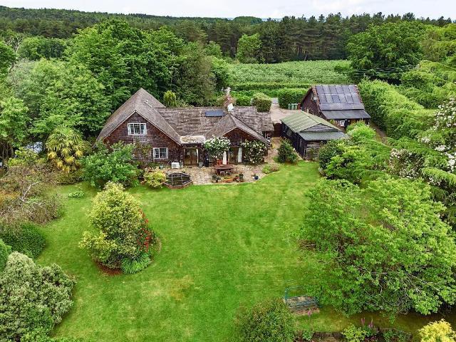 6 bedroom detached house for sale