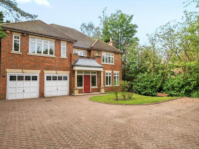 6 bedroom detached house for sale