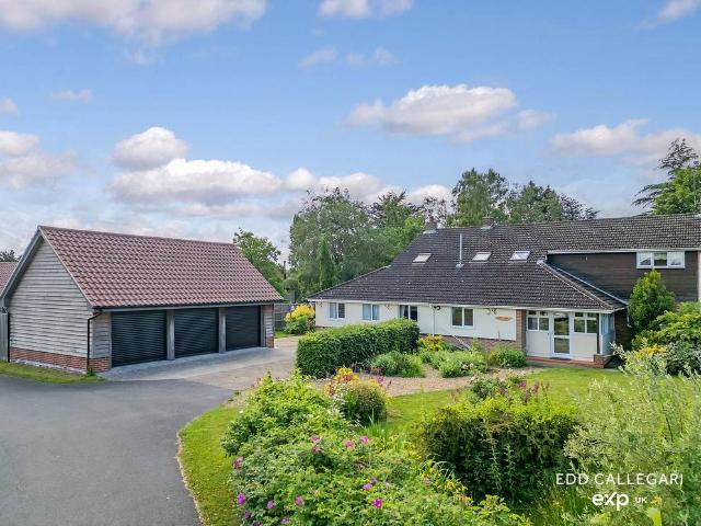 6 bedroom detached house for sale
