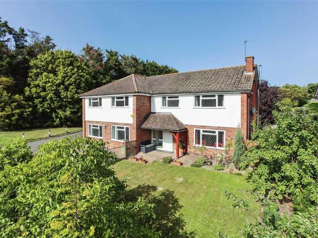 6 bedroom detached house for sale