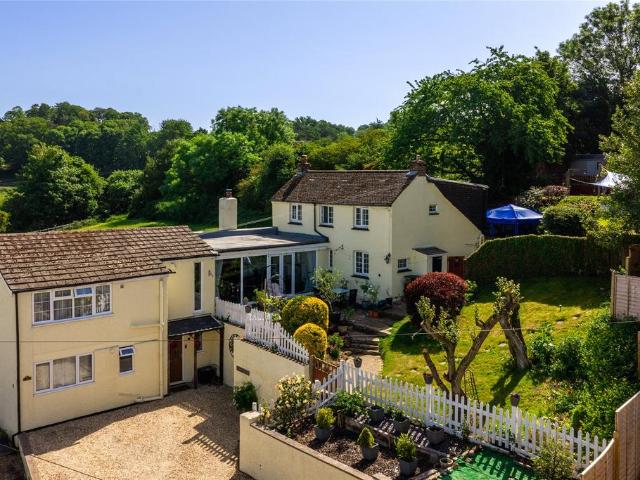 6 bedroom detached house for sale
