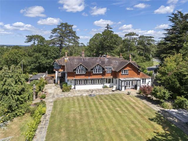 6 bedroom detached house for sale