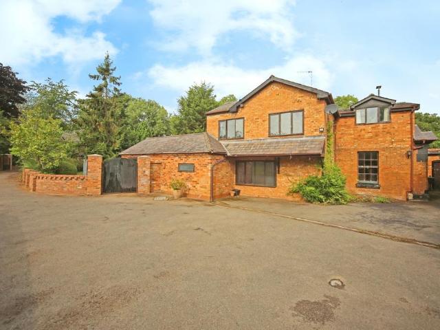 6 bedroom detached house for sale