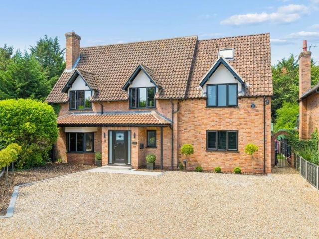 6 bedroom detached house for sale