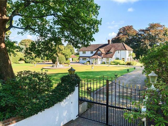 6 bedroom detached house for sale