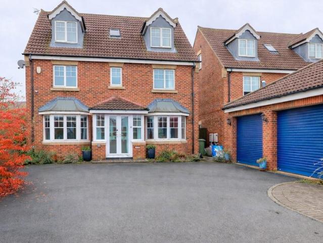 6 bedroom detached house for sale