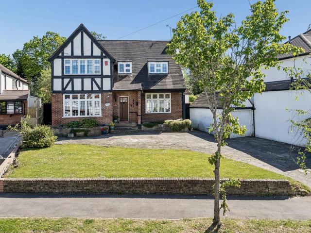 6 bedroom detached house for sale