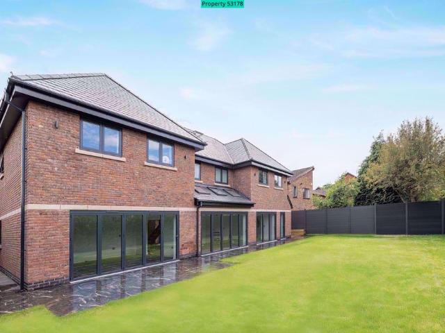6 bedroom detached house for sale