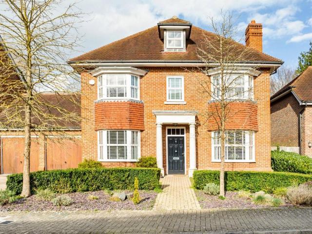 6 bedroom detached house for sale
