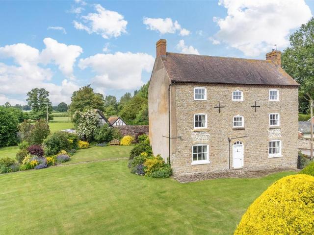 6 bedroom detached house for sale