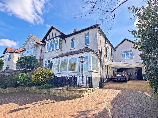 6 bedroom detached house for sale