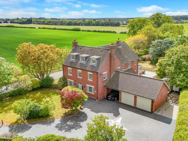 6 bedroom detached house for sale