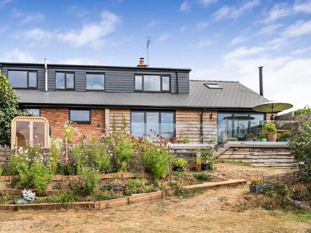 6 bedroom detached house for sale
