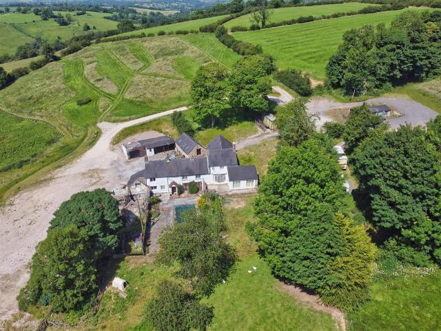 6 bedroom detached house for sale