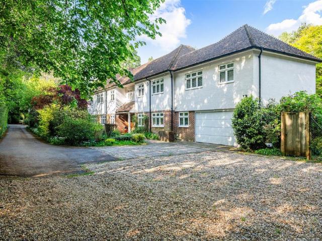 6 bedroom detached house for sale
