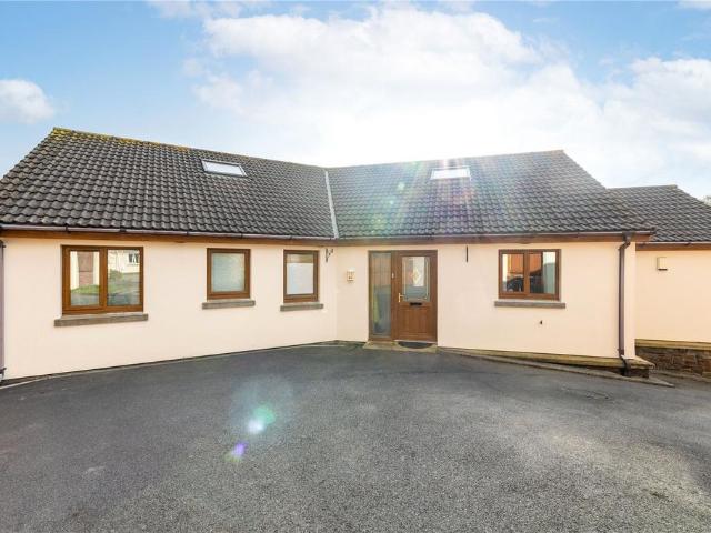 6 bedroom detached house for sale