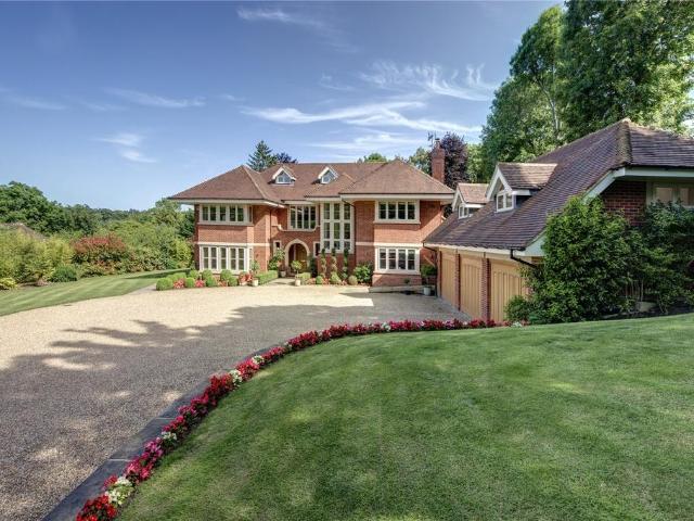6 bedroom detached house for sale