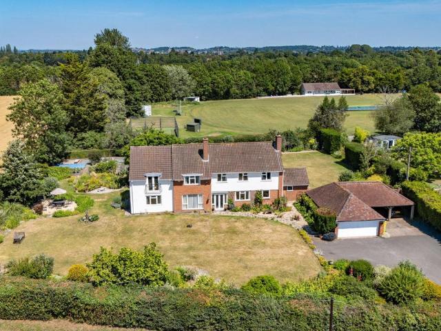 6 bedroom detached house for sale
