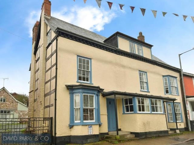 6 bedroom detached house for sale