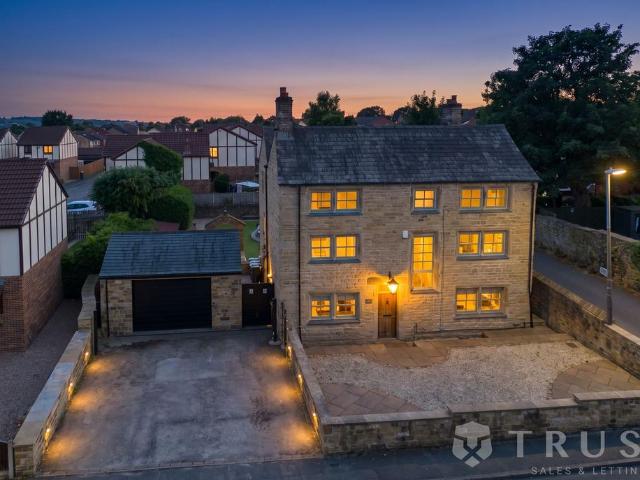 6 bedroom detached house for sale