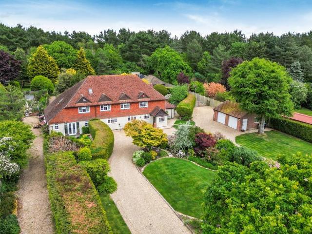 6 bedroom detached house for sale