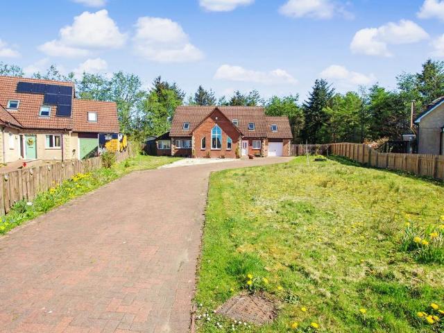 6 bedroom detached house for sale