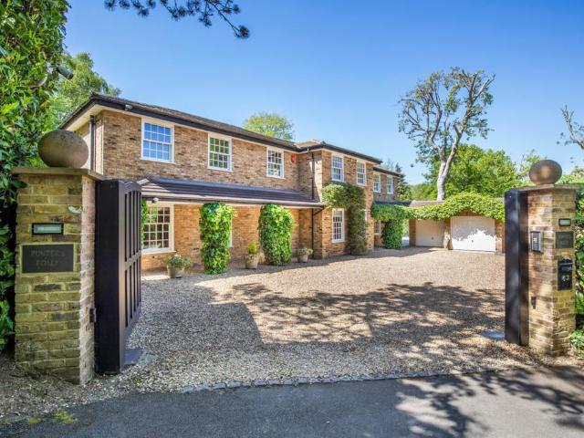 6 bedroom detached house for sale