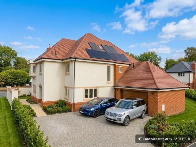 6 bedroom detached house for sale